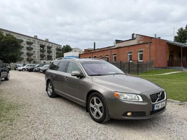 Brown Volvo V70 2008 in Ventspils, with an engine capacity of 2.40 L and mileage of 355 thousand km for 3990 €, photo 3 on AUTOMOTO.COM.LV