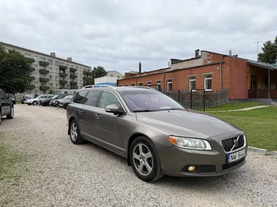 Brūns Volvo V70 2008 Ventspils, ar dzinēja tilpumu 2.40 L un nobraukumu 355 tūkst. km par 3990 €, foto 4 vietnē AUTOMOTO.COM.LV