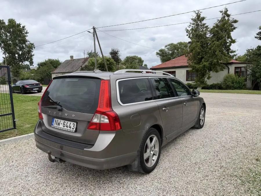 Brūns Volvo V70 2008 Ventspils, ar dzinēja tilpumu 2.40 L un nobraukumu 355 tūkst. km par 3990 €, foto 5 vietnē AUTOMOTO.COM.LV