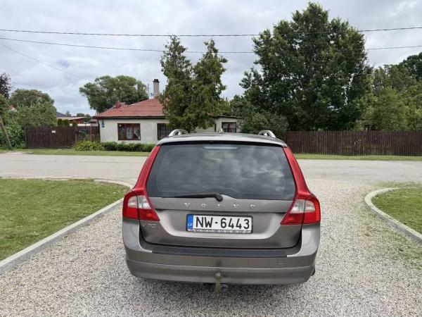 Brown Volvo V70 2008 in Ventspils, with an engine capacity of 2.40 L and mileage of 355 thousand km for 3990 €, photo 5 on AUTOMOTO.COM.LV