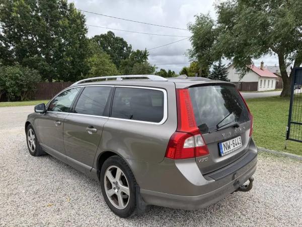 Brown Volvo V70 2008 in Ventspils, with an engine capacity of 2.40 L and mileage of 355 thousand km for 3990 €, photo 6 on AUTOMOTO.COM.LV
