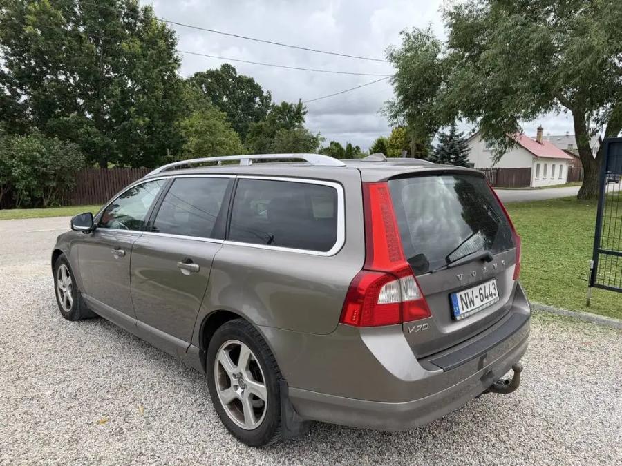 Brūns Volvo V70 2008 Ventspils, ar dzinēja tilpumu 2.40 L un nobraukumu 355 tūkst. km par 3990 €, foto 7 vietnē AUTOMOTO.COM.LV