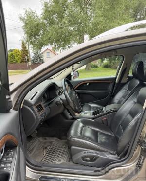 Brūns Volvo V70 2008 Ventspils, ar dzinēja tilpumu 2.40 L un nobraukumu 355 tūkst. km par 3990 €, foto 8 vietnē AUTOMOTO.COM.LV