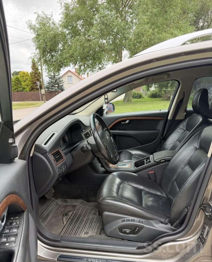 Brūns Volvo V70 2008 Ventspils, ar dzinēja tilpumu 2.40 L un nobraukumu 355 tūkst. km par 3990 €, foto 8 vietnē AUTOMOTO.COM.LV