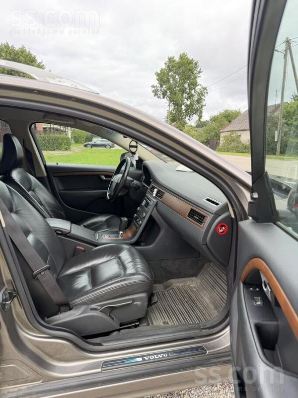 Brown Volvo V70 2008 in Ventspils, with an engine capacity of 2.40 L and mileage of 355 thousand km for 3990 €, photo 9 on AUTOMOTO.COM.LV