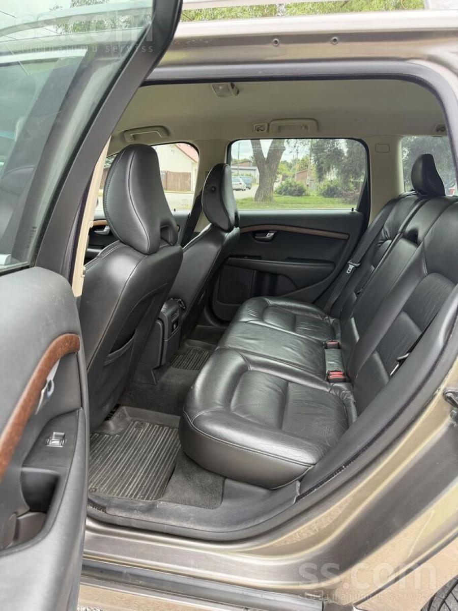 Brūns Volvo V70 2008 Ventspils, ar dzinēja tilpumu 2.40 L un nobraukumu 355 tūkst. km par 3990 €, foto 12 vietnē AUTOMOTO.COM.LV