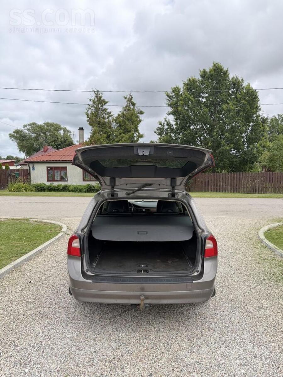 Brūns Volvo V70 2008 Ventspils, ar dzinēja tilpumu 2.40 L un nobraukumu 355 tūkst. km par 3990 €, foto 15 vietnē AUTOMOTO.COM.LV