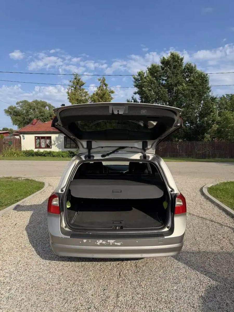 Brūns Volvo V70 2008 Ventspils, ar dzinēja tilpumu 2.00 L un nobraukumu 339 tūkst. km par 3300 €, foto 17 vietnē AUTOMOTO.COM.LV