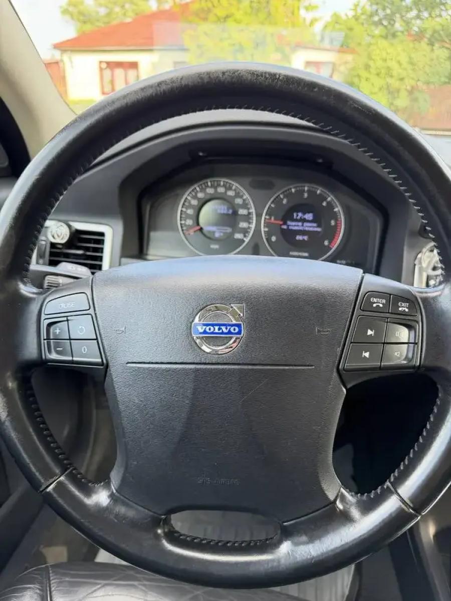 Brūns Volvo V70 2008 Ventspils, ar dzinēja tilpumu 2.00 L un nobraukumu 339 tūkst. km par 3300 €, foto 21 vietnē AUTOMOTO.COM.LV