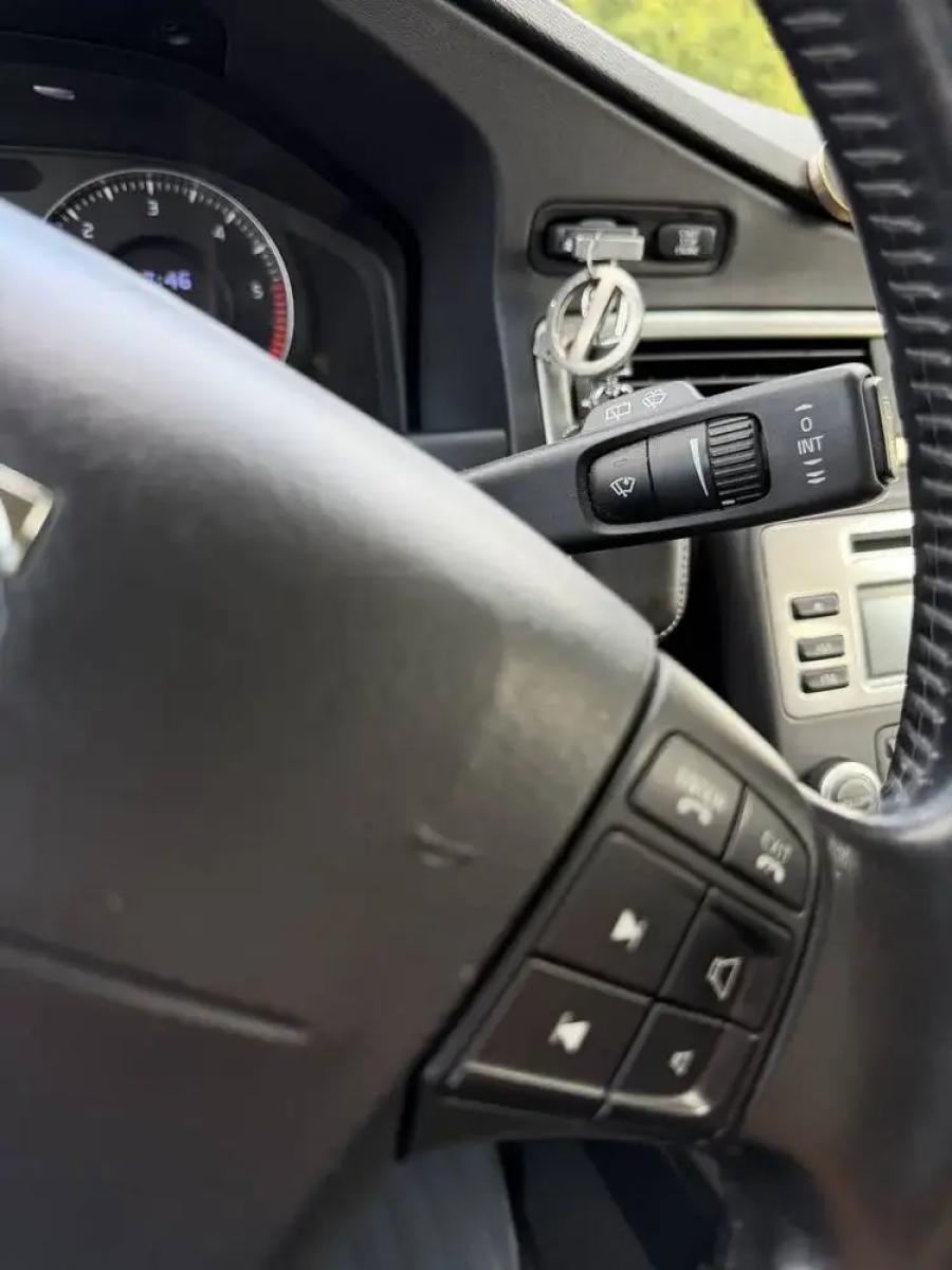 Brūns Volvo V70 2008 Ventspils, ar dzinēja tilpumu 2.00 L un nobraukumu 339 tūkst. km par 3300 €, foto 23 vietnē AUTOMOTO.COM.LV