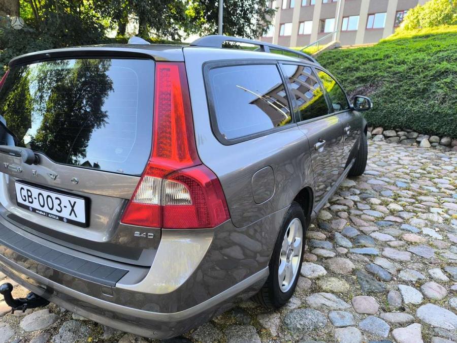 Brown Volvo V70 2008 in Utena, with an engine capacity of 2.40 L and mileage of 376 thousand km for 3950 €, photo 6 on AUTOMOTO.COM.LV