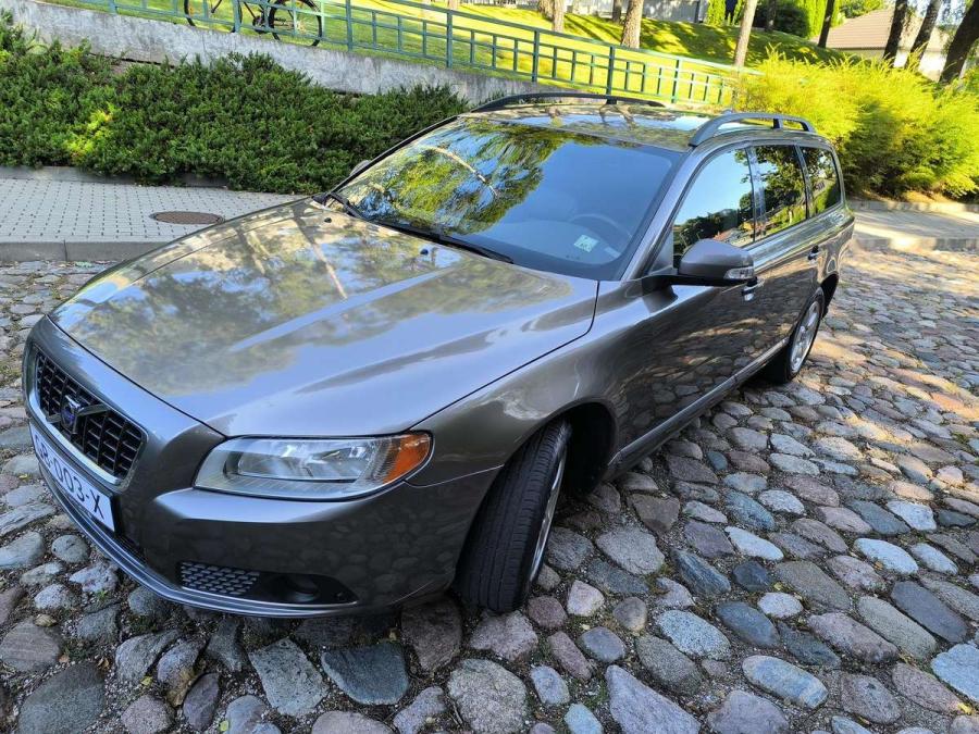 Brown Volvo V70 2008 in Utena, with an engine capacity of 2.40 L and mileage of 376 thousand km for 3950 €, photo 10 on AUTOMOTO.COM.LV