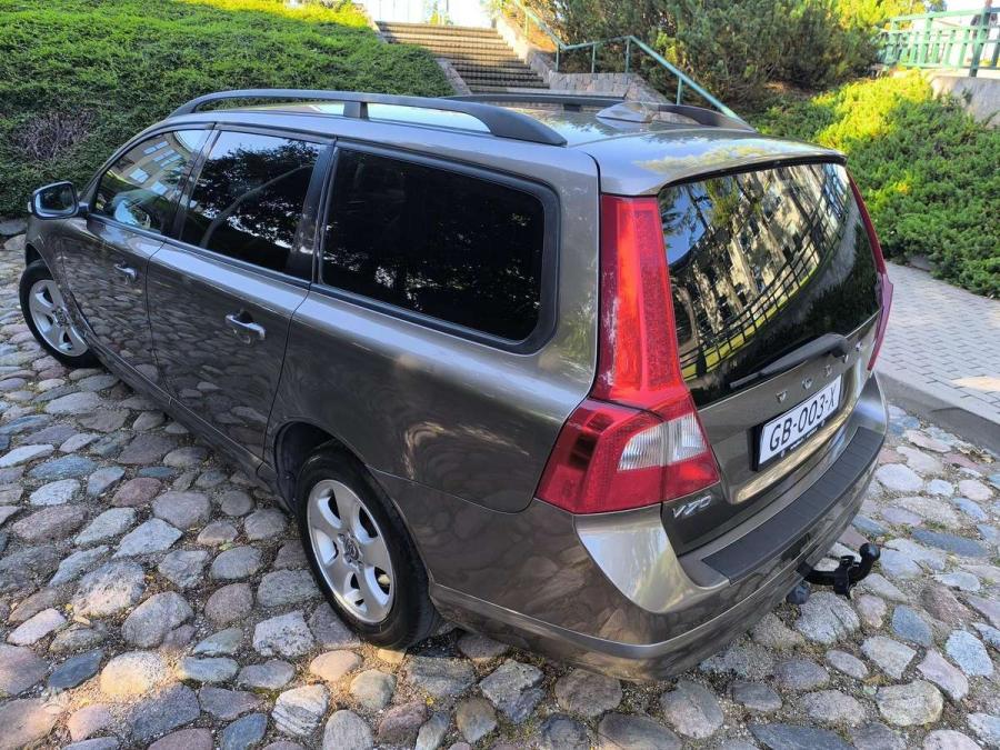 Brown Volvo V70 2008 in Utena, with an engine capacity of 2.40 L and mileage of 376 thousand km for 3950 €, photo 13 on AUTOMOTO.COM.LV