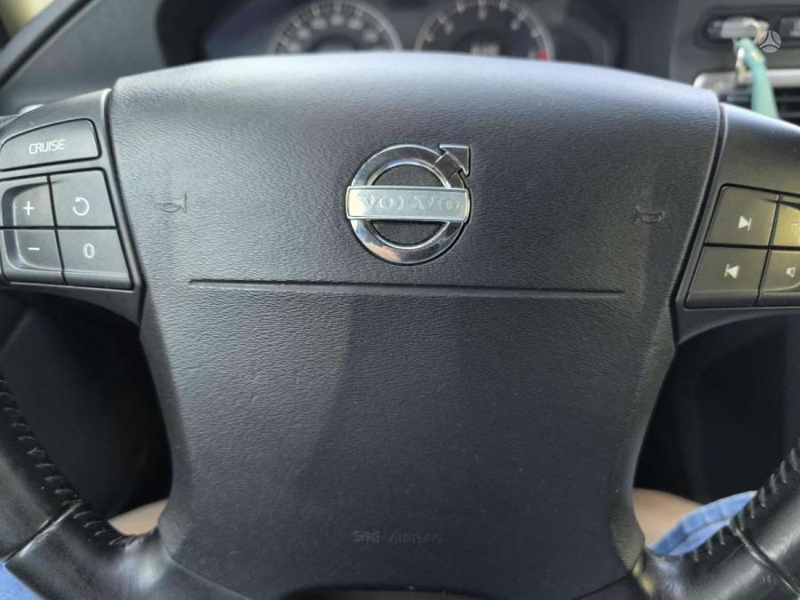 Brown Volvo V70 2008 in Utena, with an engine capacity of 2.40 L and mileage of 376 thousand km for 3950 €, photo 17 on AUTOMOTO.COM.LV