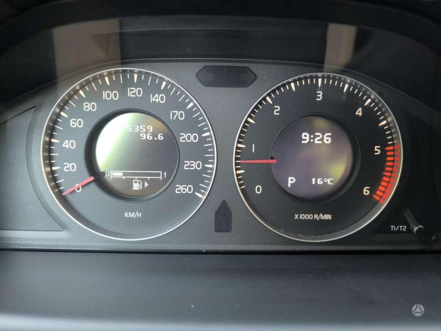 Brown Volvo V70 2008 in Utena, with an engine capacity of 2.40 L and mileage of 376 thousand km for 3950 €, photo 18 on AUTOMOTO.COM.LV