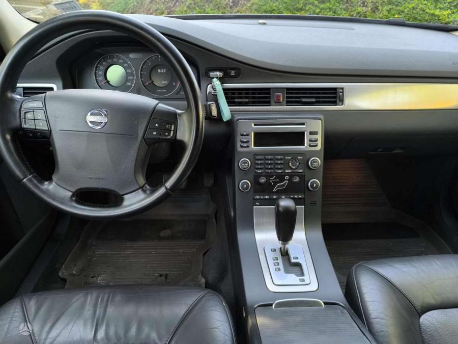 Brown Volvo V70 2008 in Utena, with an engine capacity of 2.40 L and mileage of 376 thousand km for 3950 €, photo 22 on AUTOMOTO.COM.LV