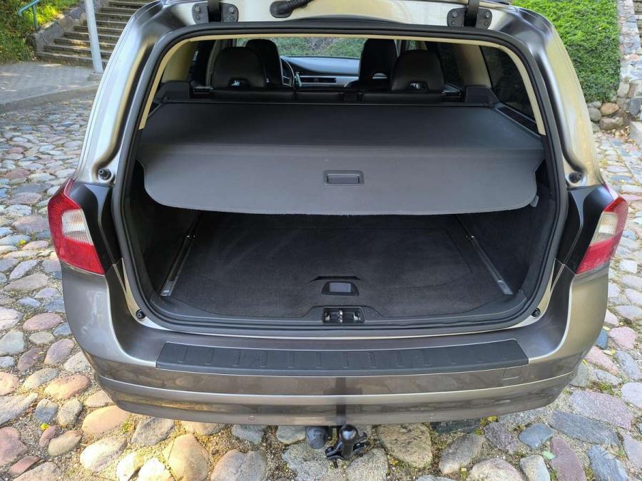 Brown Volvo V70 2008 in Utena, with an engine capacity of 2.40 L and mileage of 376 thousand km for 3950 €, photo 24 on AUTOMOTO.COM.LV