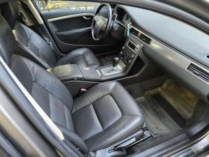 Brown Volvo V70 2008 in Utena, with an engine capacity of 2.40 L and mileage of 376 thousand km for 3950 €, photo 25 on AUTOMOTO.COM.LV