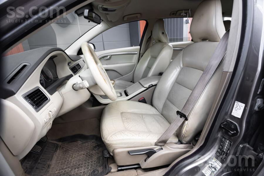 Brown Volvo V70 2008 in Jelgava, with an engine capacity of 2.00 L and mileage of 0 thousand km for 1300 €, photo 10 on AUTOMOTO.COM.LV