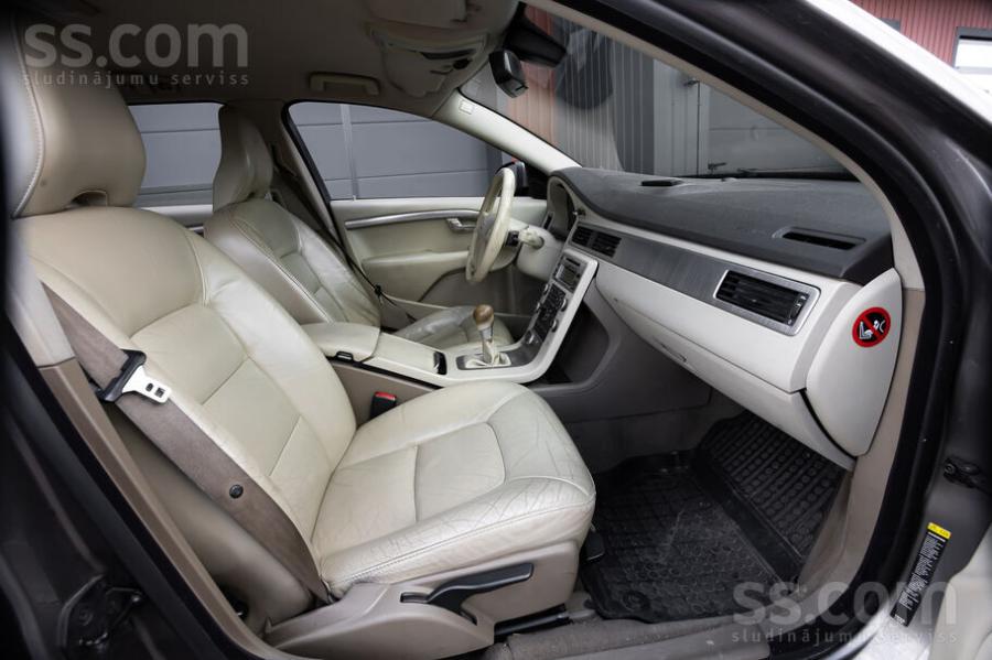 Brown Volvo V70 2008 in Jelgava, with an engine capacity of 2.00 L and mileage of 0 thousand km for 1300 €, photo 6 on AUTOMOTO.COM.LV