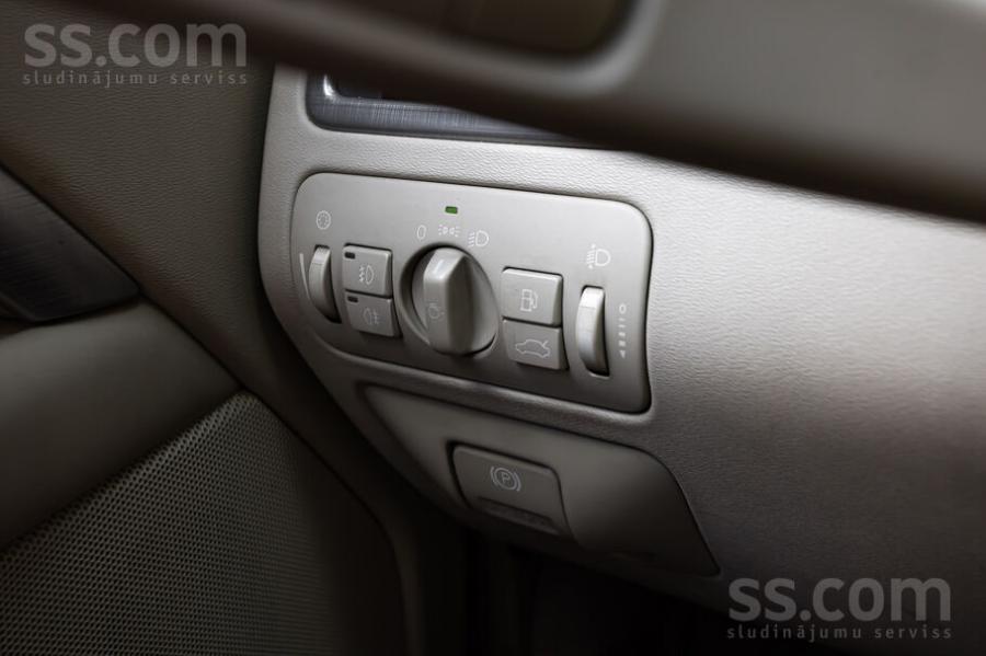Brown Volvo V70 2008 in Jelgava, with an engine capacity of 2.00 L and mileage of 0 thousand km for 1300 €, photo 16 on AUTOMOTO.COM.LV