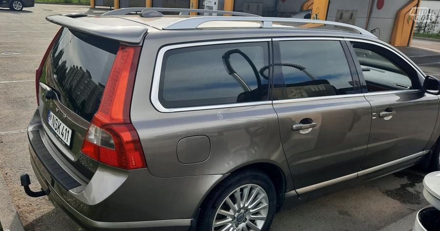 Brown Volvo V70 2008 in Kaunas, with an engine capacity of 2.00 L and mileage of 250 thousand km for 2000 €, photo 6 on AUTOMOTO.COM.LV