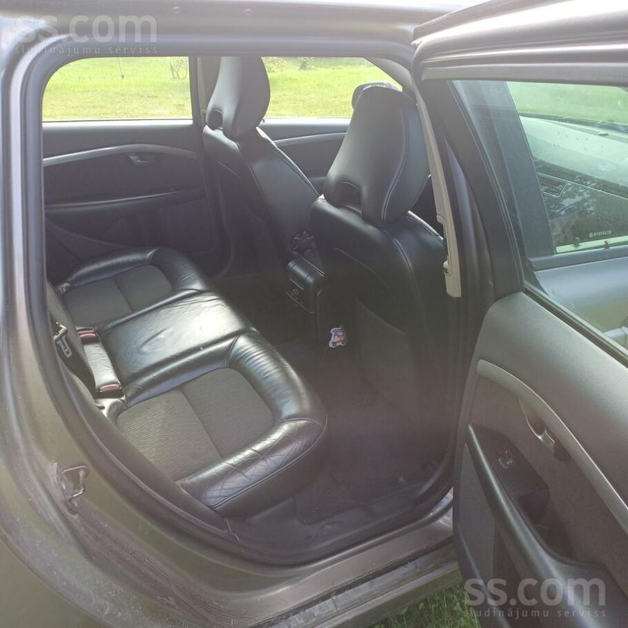 Brown Volvo V70 2008 in Ogre, with an engine capacity of 2.40 L and mileage of 0 thousand km for 1200 €, photo 4 on AUTOMOTO.COM.LV