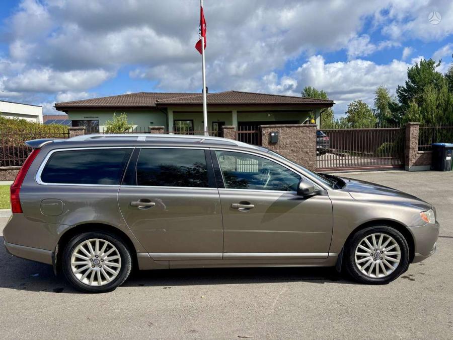 Brown Volvo V70 2008 in Vilnius, with an engine capacity of 2.00 L and mileage of 251 thousand km for 3600 €, photo 7 on AUTOMOTO.COM.LV