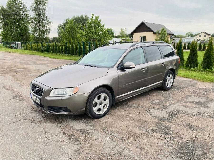 Brown Volvo V70 2009 in Bauska, with an engine capacity of 2.50 L and mileage of 301 thousand km for 3400 €, photo 1 on AUTOMOTO.COM.LV