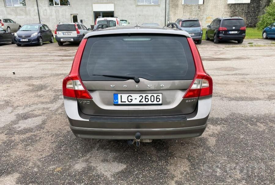 Brown Volvo V70 2009 in Bauska, with an engine capacity of 2.50 L and mileage of 301 thousand km for 3400 €, photo 3 on AUTOMOTO.COM.LV