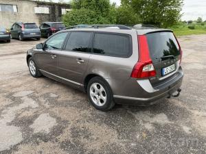 Brown Volvo V70 2009 in Bauska, with an engine capacity of 2.50 L and mileage of 301 thousand km for 3400 €, photo 4 on AUTOMOTO.COM.LV