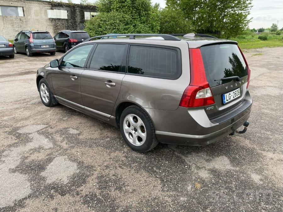 Brown Volvo V70 2009 in Bauska, with an engine capacity of 2.50 L and mileage of 301 thousand km for 3400 €, photo 4 on AUTOMOTO.COM.LV