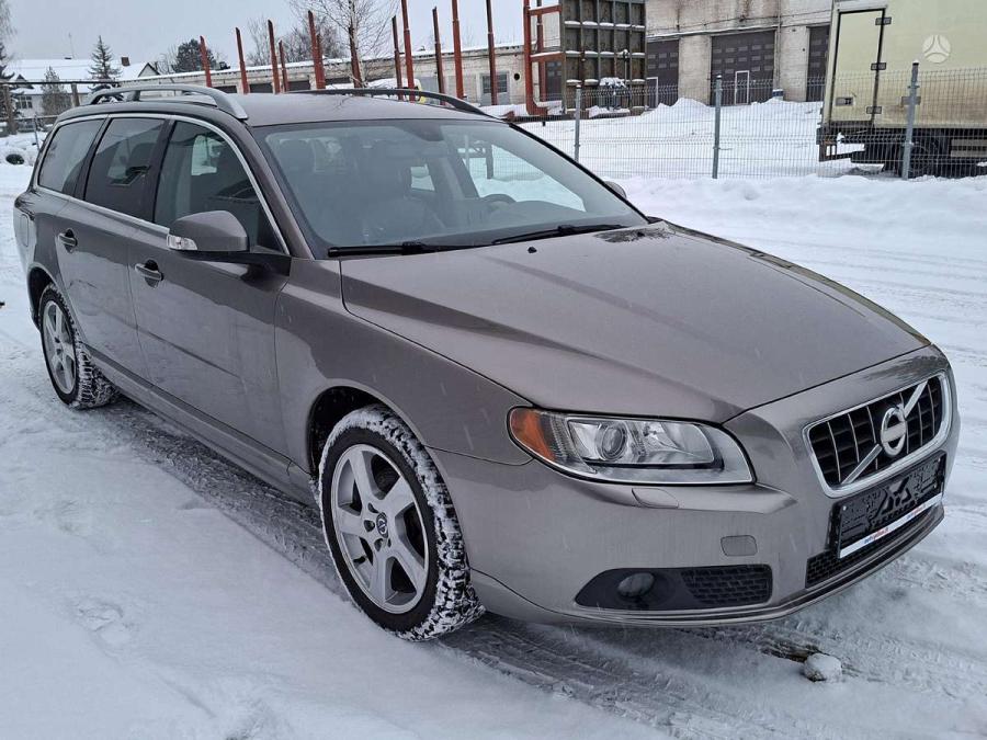 Brown Volvo V70 2009 in Ukmerge, with an engine capacity of 2.00 L and mileage of 284 thousand km for 3400 €, photo 2 on AUTOMOTO.COM.LV