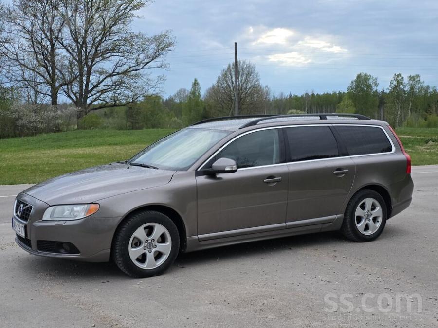 Brown Volvo V70 2009 in Gulbene, with an engine capacity of 2.40 L and mileage of 40 thousand km for 3750 €, photo 9 on AUTOMOTO.COM.LV