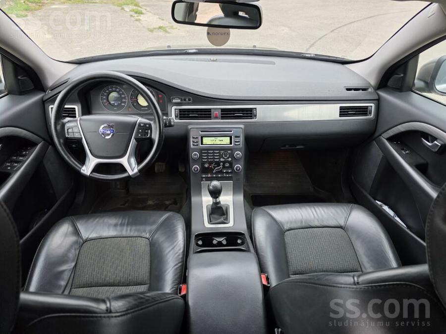 Brown Volvo V70 2009 in Gulbene, with an engine capacity of 2.40 L and mileage of 40 thousand km for 3750 €, photo 12 on AUTOMOTO.COM.LV