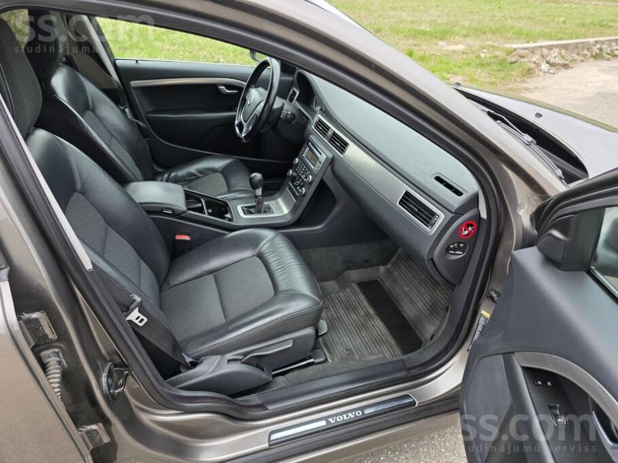 Brown Volvo V70 2009 in Gulbene, with an engine capacity of 2.40 L and mileage of 40 thousand km for 3750 €, photo 13 on AUTOMOTO.COM.LV
