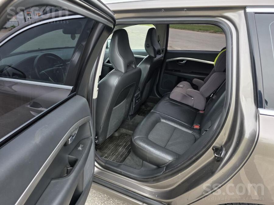 Brown Volvo V70 2009 in Gulbene, with an engine capacity of 2.40 L and mileage of 40 thousand km for 3750 €, photo 15 on AUTOMOTO.COM.LV