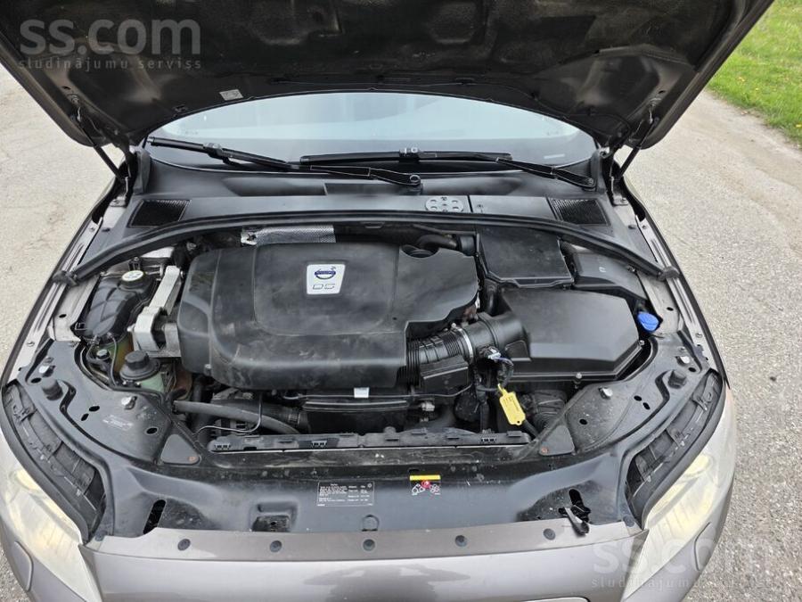 Brown Volvo V70 2009 in Gulbene, with an engine capacity of 2.40 L and mileage of 40 thousand km for 3750 €, photo 18 on AUTOMOTO.COM.LV
