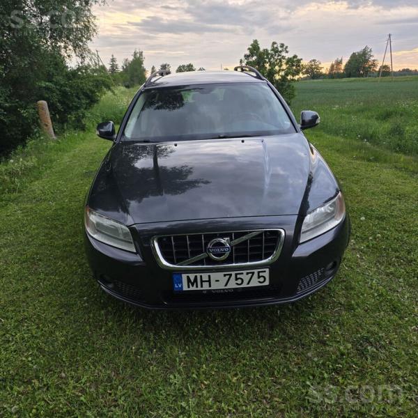 Brown Volvo V70 2009 in Bauska, with an engine capacity of 2.40 L and mileage of 428 thousand km for 3430 €, photo 1 on AUTOMOTO.COM.LV