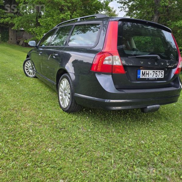 Brown Volvo V70 2009 in Bauska, with an engine capacity of 2.40 L and mileage of 428 thousand km for 3430 €, photo 6 on AUTOMOTO.COM.LV