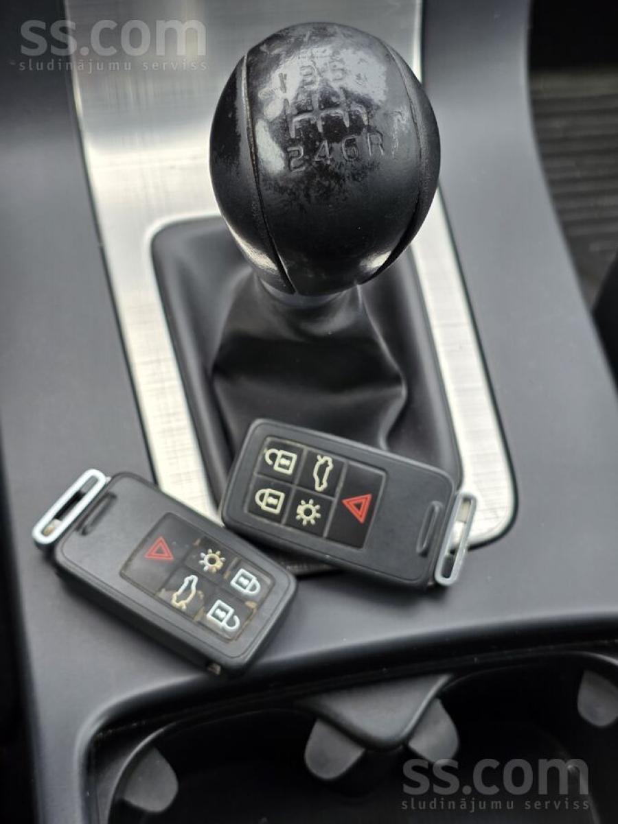 Brūns Volvo V70 2009 Gulbene, ar dzinēja tilpumu 2.40 L un nobraukumu 400 tūkst. km par 3600 €, foto 9 vietnē AUTOMOTO.COM.LV