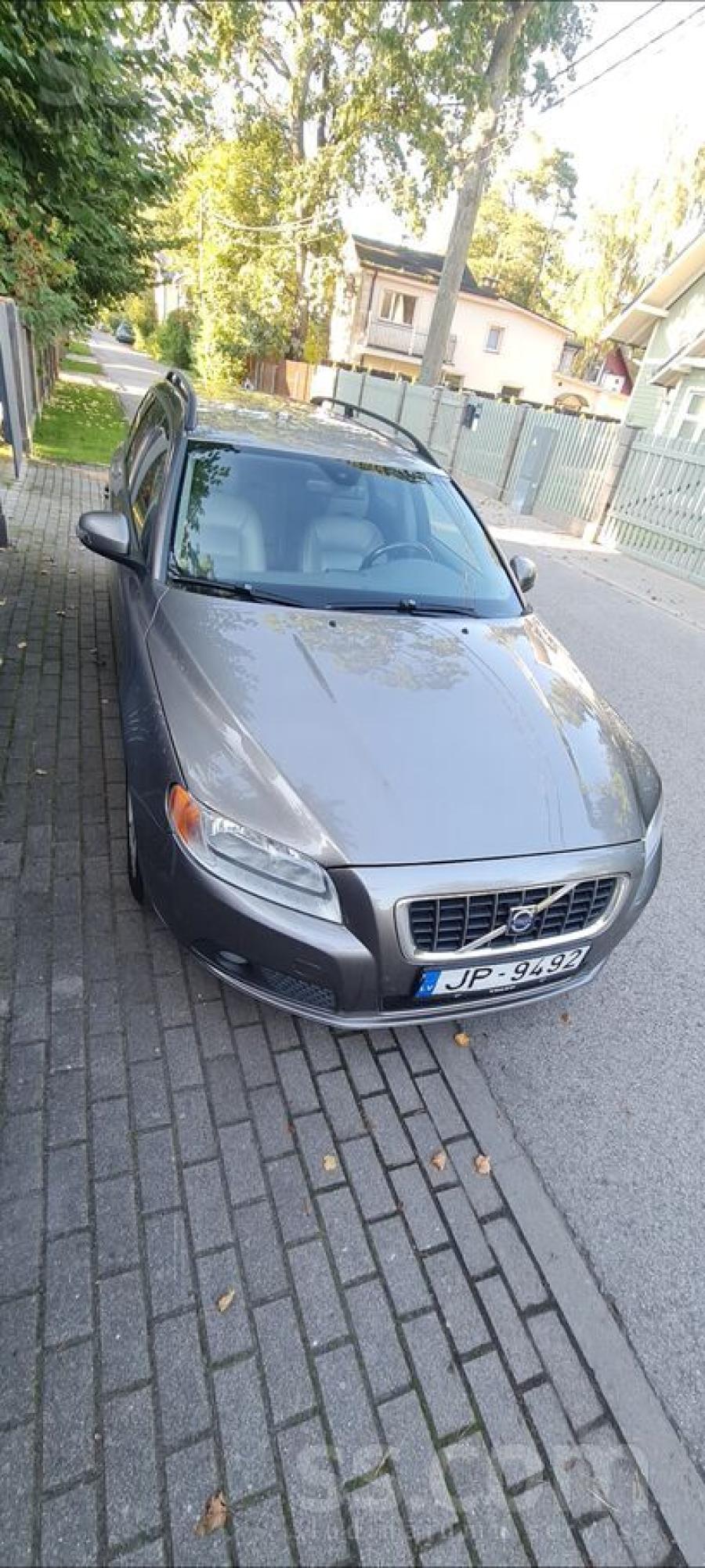 Brown Volvo V70 2009 in Riga, with an engine capacity of 2.00 L and mileage of 312 thousand km for 2200 €, photo 5 on AUTOMOTO.COM.LV
