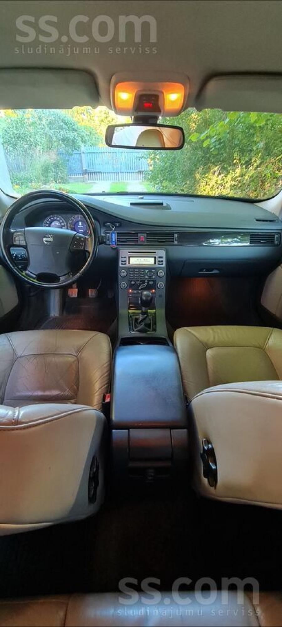 Brown Volvo V70 2009 in Riga, with an engine capacity of 2.00 L and mileage of 312 thousand km for 2200 €, photo 9 on AUTOMOTO.COM.LV