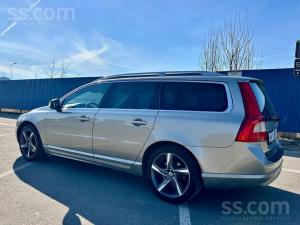 Brūns Volvo V70 2009 Rīga, ar dzinēja tilpumu 2.40 L un nobraukumu 355 tūkst. km par 3900 €, foto 3 vietnē AUTOMOTO.COM.LV