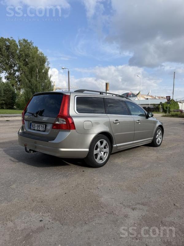 Brown Volvo V70 2009 in Riga, with an engine capacity of 2.40 L and mileage of 255 thousand km for 3450 €, photo 3 on AUTOMOTO.COM.LV