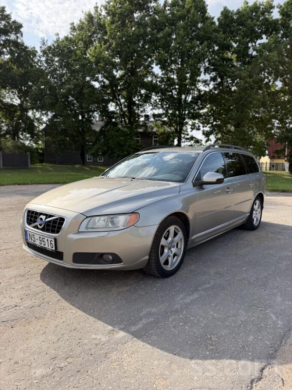 Brown Volvo V70 2009 in Riga, with an engine capacity of 2.40 L and mileage of 255 thousand km for 3450 €, photo 4 on AUTOMOTO.COM.LV