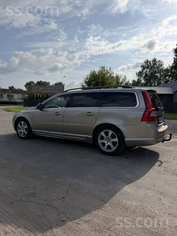 Brown Volvo V70 2009 in Riga, with an engine capacity of 2.40 L and mileage of 255 thousand km for 3450 €, photo 5 on AUTOMOTO.COM.LV