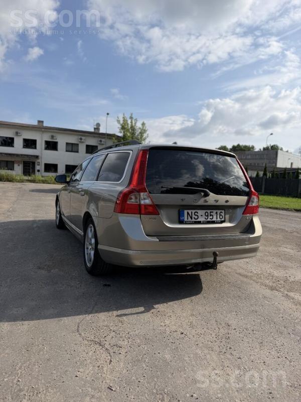 Brown Volvo V70 2009 in Riga, with an engine capacity of 2.40 L and mileage of 255 thousand km for 3450 €, photo 6 on AUTOMOTO.COM.LV