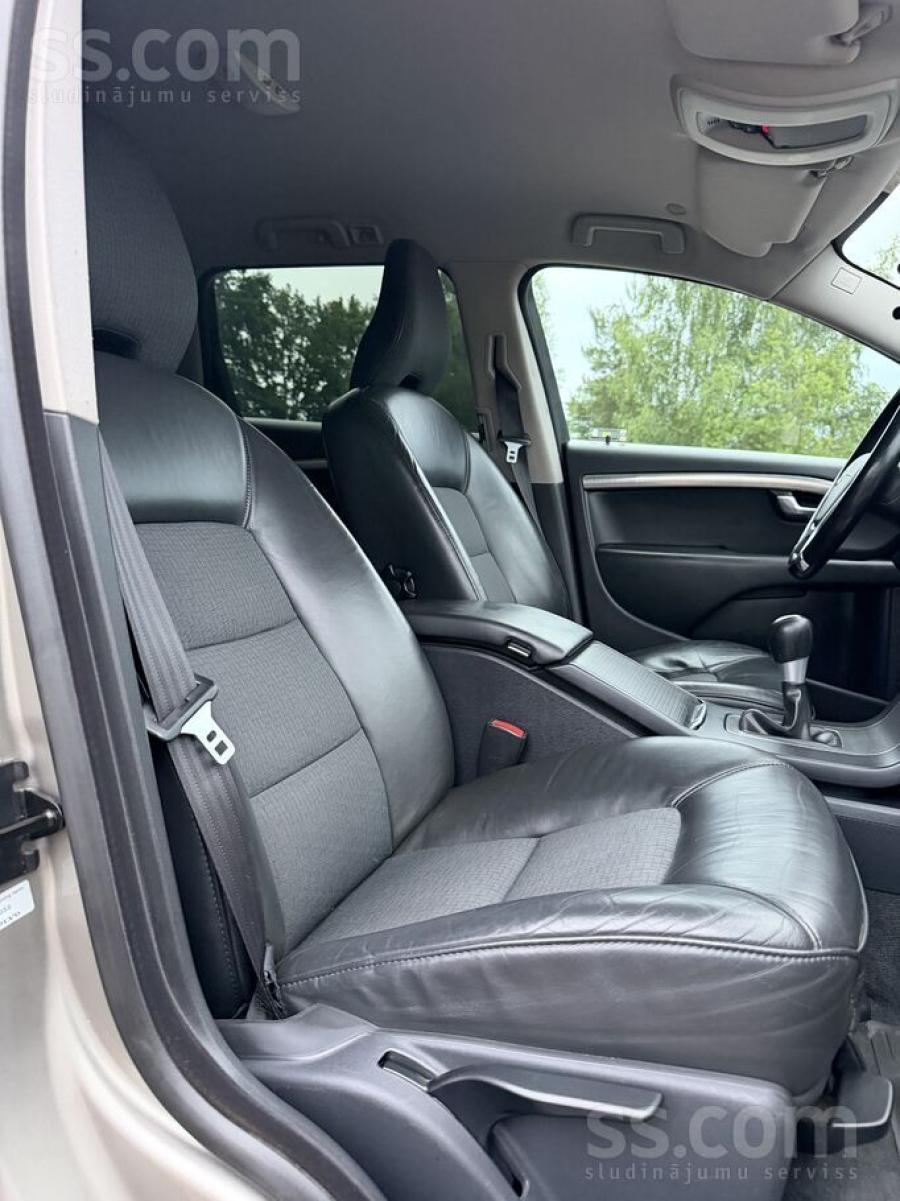 Brūns Volvo V70 2009 Rīga, ar dzinēja tilpumu 2.40 L un nobraukumu 255 tūkst. km par 3450 €, foto 12 vietnē AUTOMOTO.COM.LV