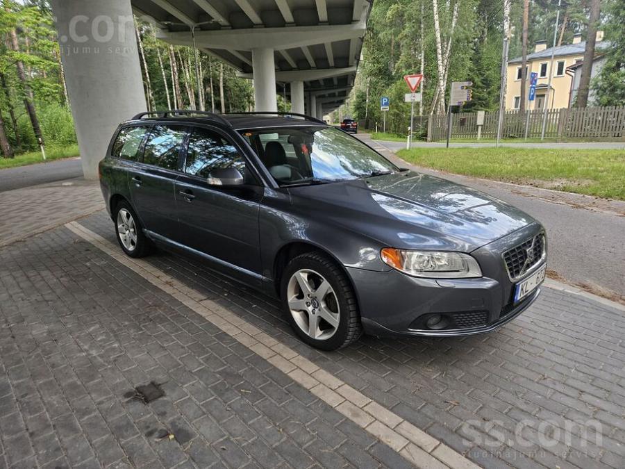 Brown Volvo V70 2009 in Riga, with an engine capacity of 2.40 L and mileage of 285 thousand km for 3150 €, photo 1 on AUTOMOTO.COM.LV